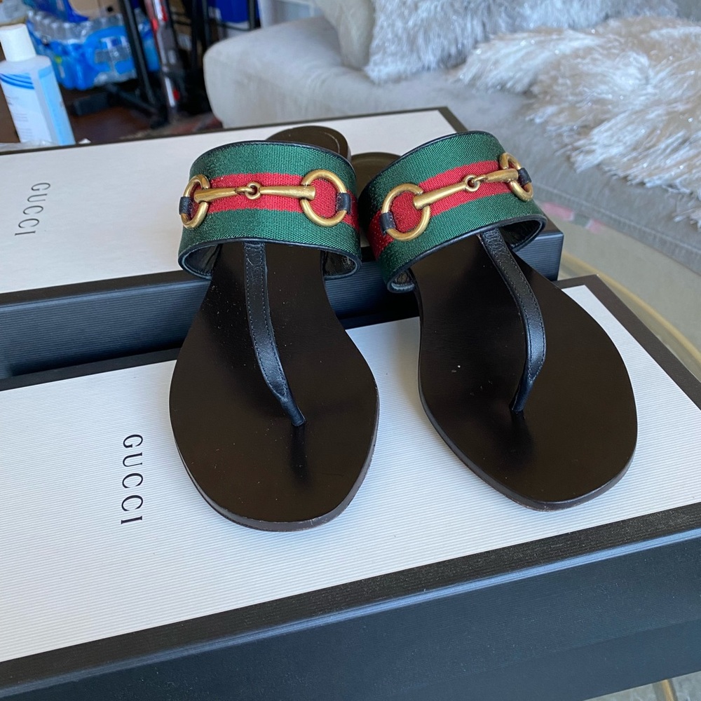 Gucci Slides, Sleek Looks - Gem